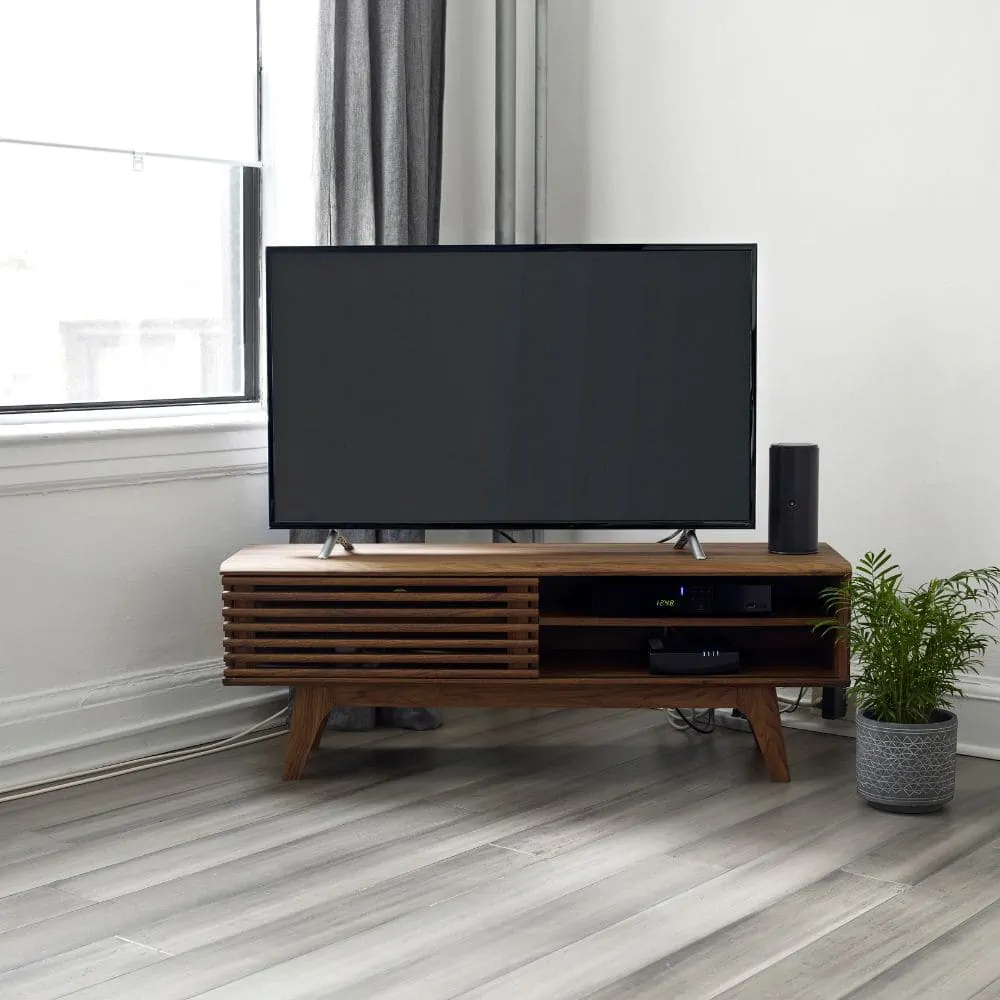 How Do you Mount a TV in the Corner?| %Sitename% | Banging Toolbox